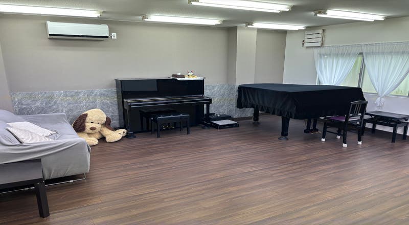 大府駅西口から徒歩8分！ピアノ2台完備の広々20畳♪全身ミラーあり！ダンス・撮影・多目的スペース