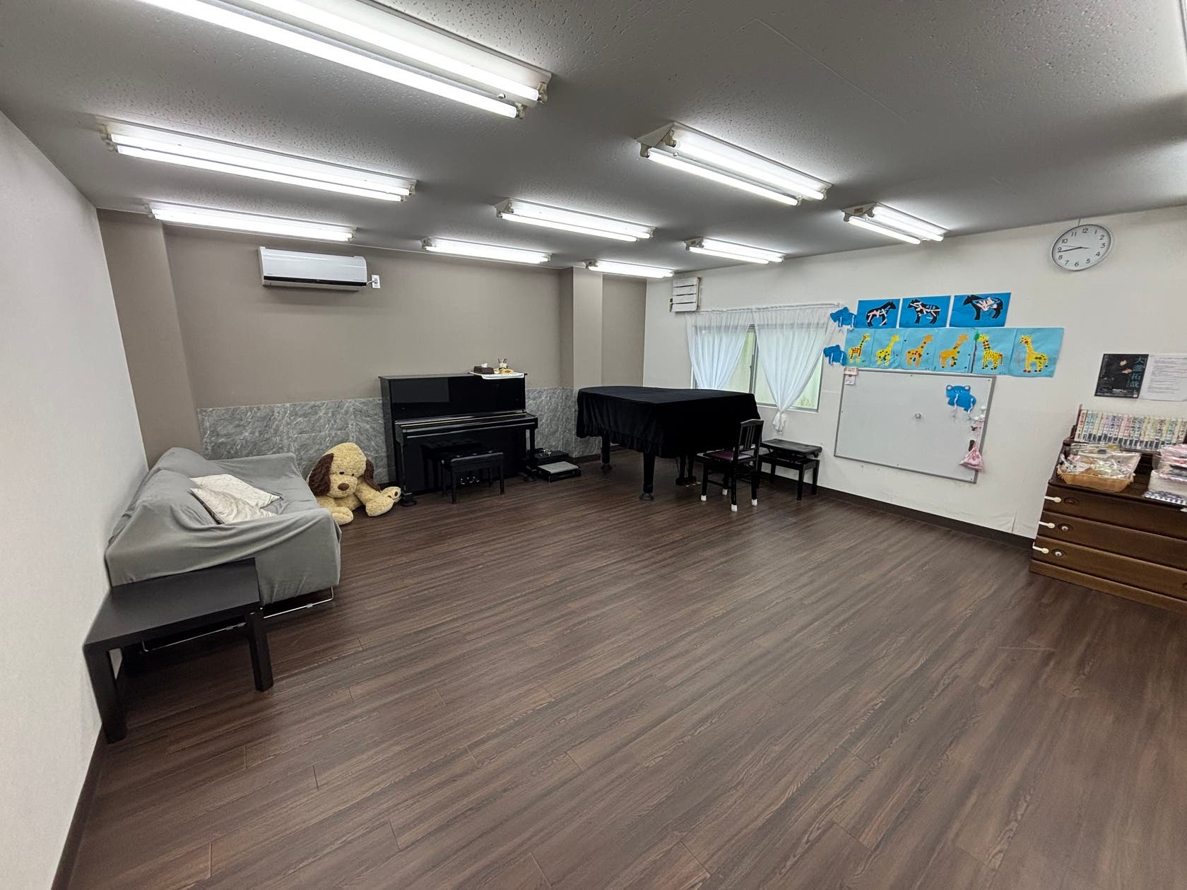 大府駅西口から徒歩8分！ピアノ2台完備の広々20畳♪全身ミラーあり！ダンス・撮影・多目的スペースの写真2
