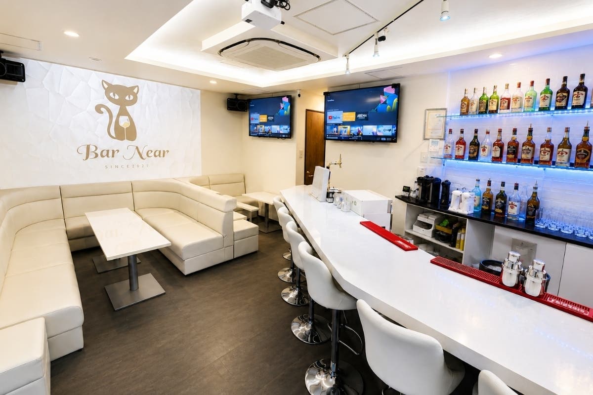 BAR完全貸切/セルフ飲み放題880円/カラオケ・ダーツ無料/心斎橋駅近/結婚式２次会/Bar Near 心斎橋の写真1