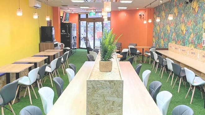 盛岡大通アーケード内|1名完全個室ブース2|Web会議・自習|高速Wi-Fi・電源の写真4