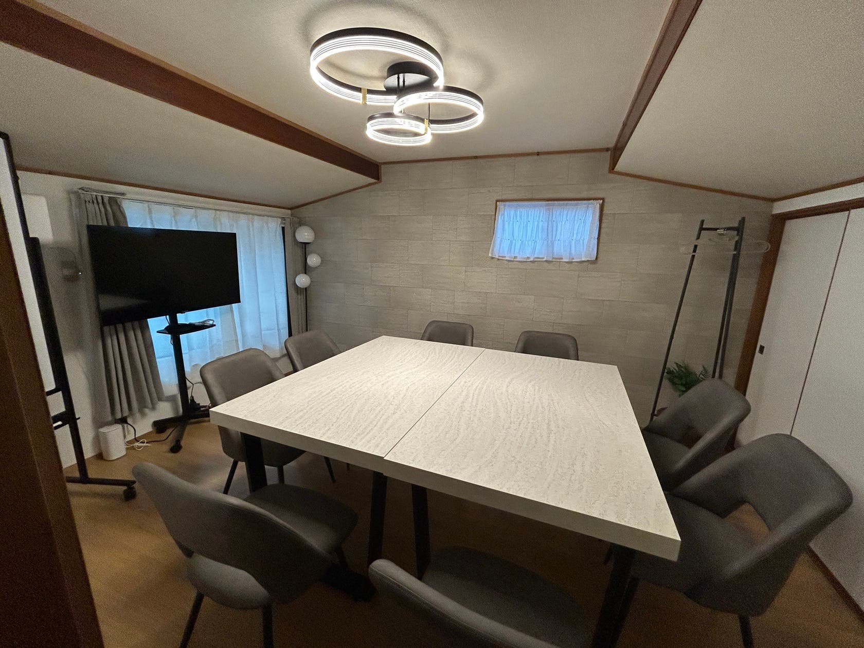 コティ京都駅前ラウンジ｜Koti Kyoto Lounge【京都駅徒歩２分】会議もくつろぎも叶う上質一棟貸しラウンジの写真6