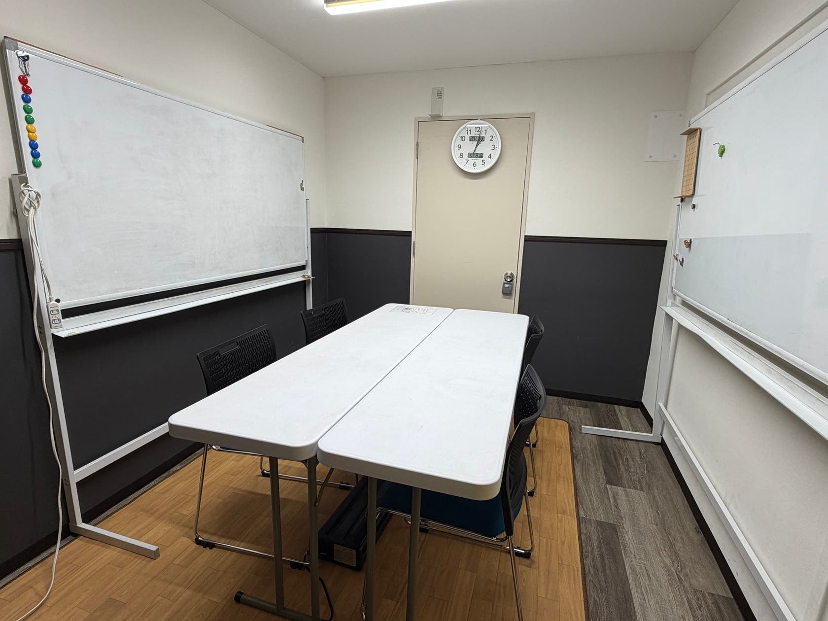 Wホワイトボード【黄色扉の部屋】仙台駅徒歩5分！17㎡の自由な空間！WSやリモートワークの写真1