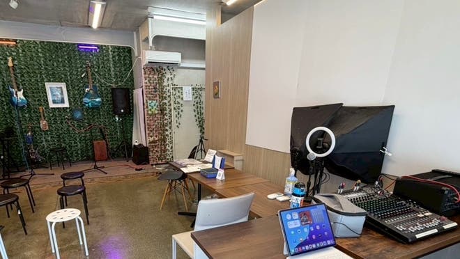 飯能駅北口徒歩4分のイベントスペース。弾き語りLive、アイドルLive,朗読劇、ボードゲーム、読書会、セミナー等の写真1