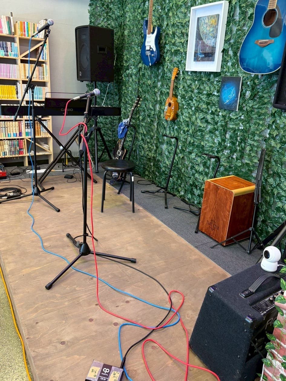 飯能駅北口徒歩4分のイベントスペース。弾き語りLive、アイドルLive,朗読劇、ボードゲーム、読書会、セミナー等の写真2