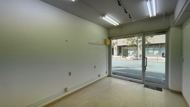 【5月18日以降予約可能🌟 】1階で視認性抜群★岡山駅西口3分★wi-fi、50型モニター、ホワイトボード全て無料の写真1