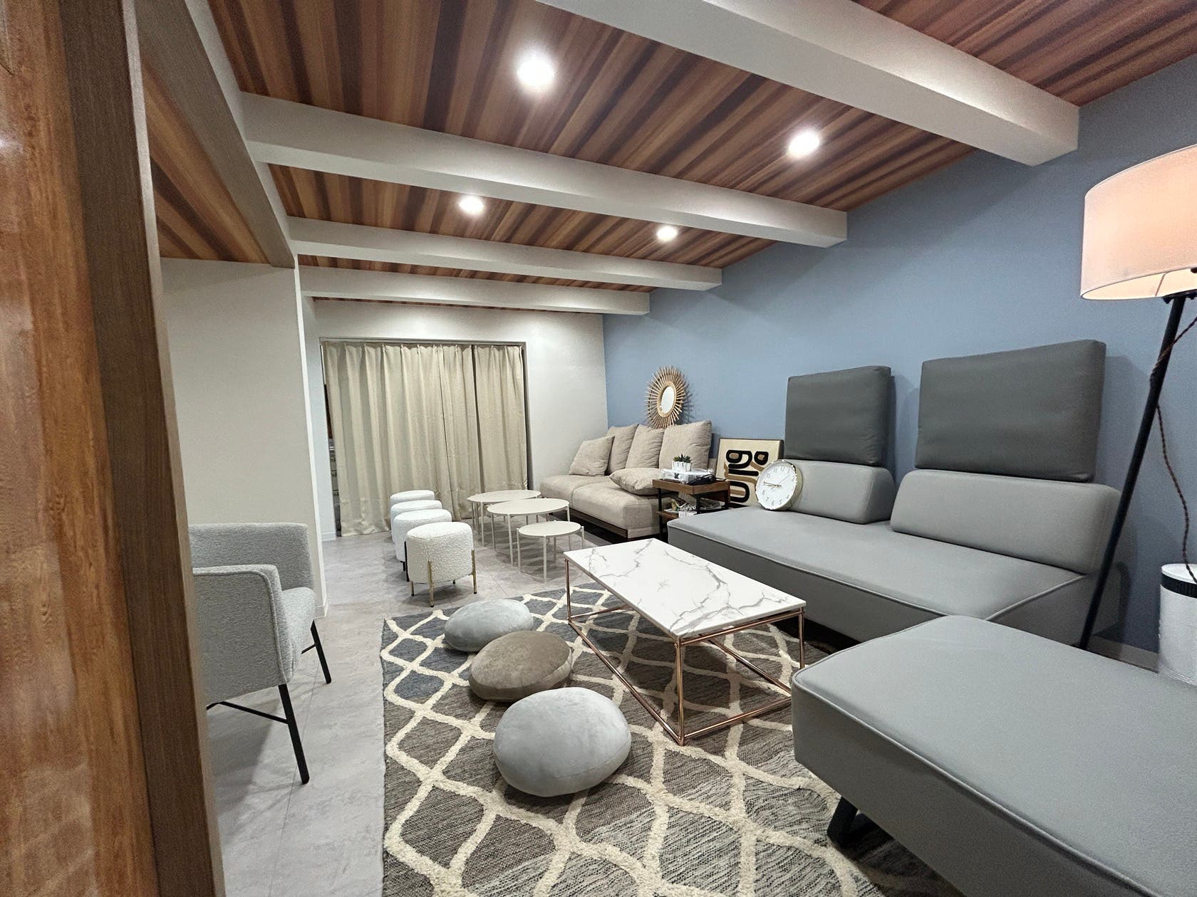 コティ京都駅前ラウンジ｜Koti Kyoto Lounge【京都駅徒歩２分】会議もくつろぎも叶う上質一棟貸しラウンジの写真2