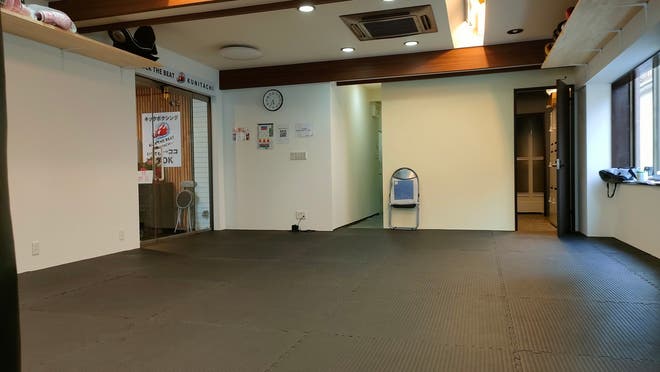 国立駅徒歩4分 30坪の広々レンタルジム鏡・マット完備の写真6
