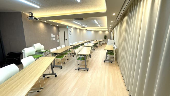 【Bst】飯田橋徒歩4分 最大44名!大スクリーン2台、防音、調光、備品0円、イベント、会議、セミナー、研修、講演、パーティーの写真3
