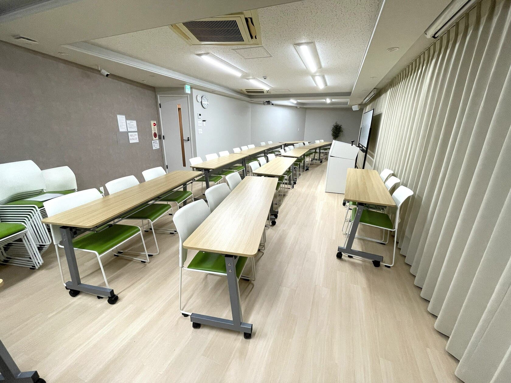 【Bst】飯田橋徒歩4分 最大44名！大スクリーン2台、防音、調光、備品0円、イベント、会議、セミナー、研修、講演、パーティーの写真7