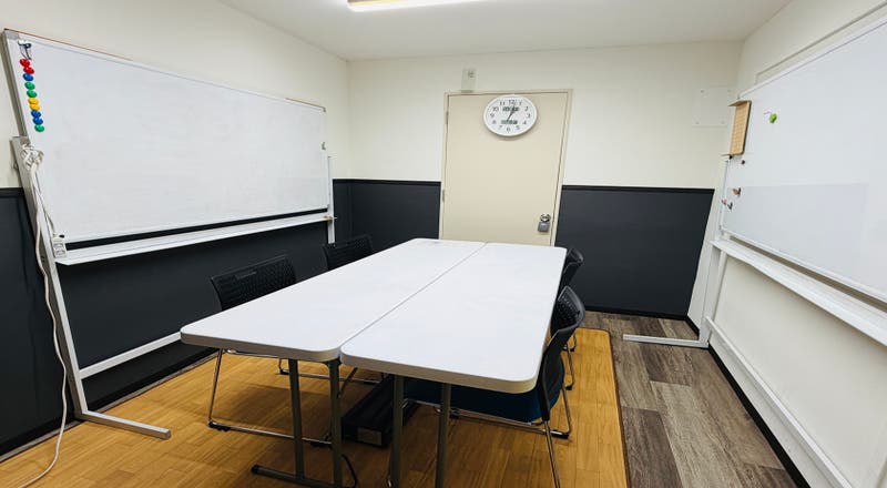 Wホワイトボード【黄色扉の部屋】仙台駅徒歩5分！17㎡の自由な空間！WSやリモートワーク