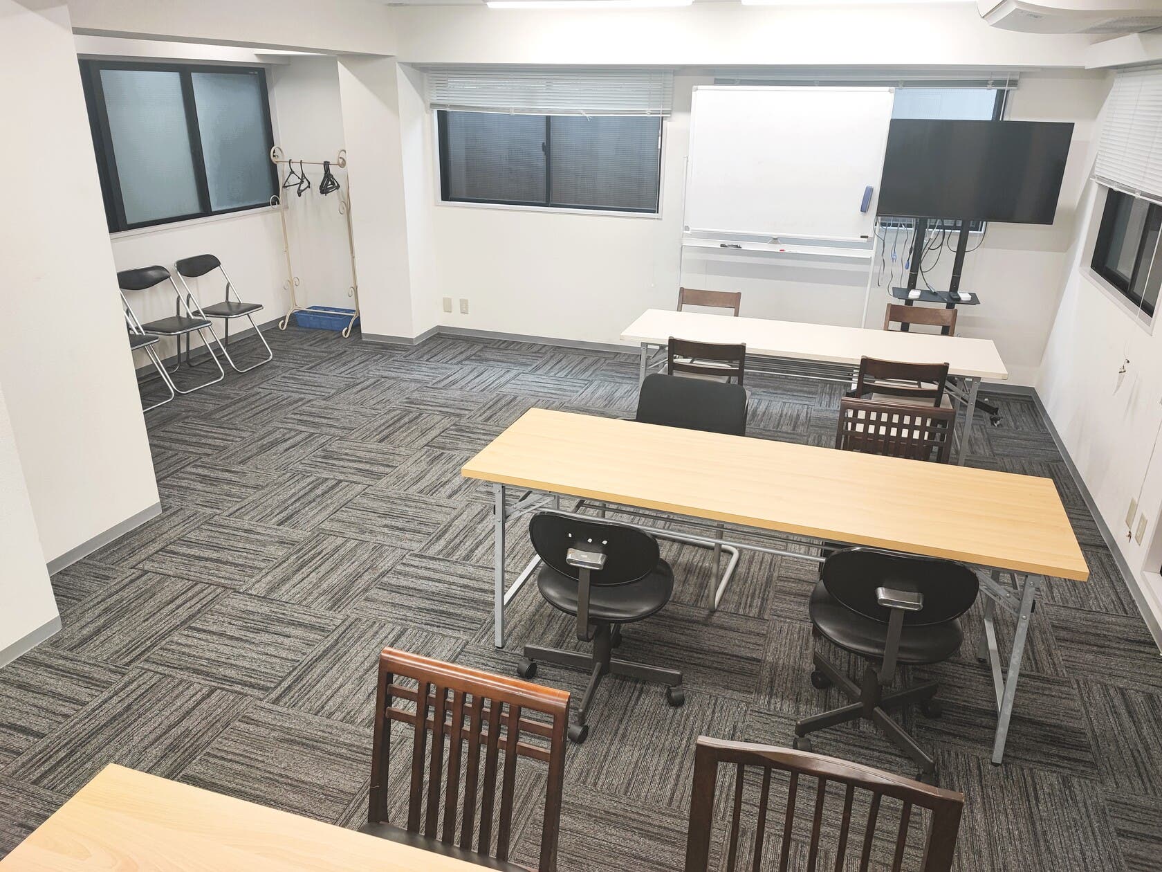 【大井町駅徒歩3分】完全個室広々８０㎡ 貸会議室特★4ｋ４３インチディスプレイ・WIFI・ホワイトボード無料完備★の写真2