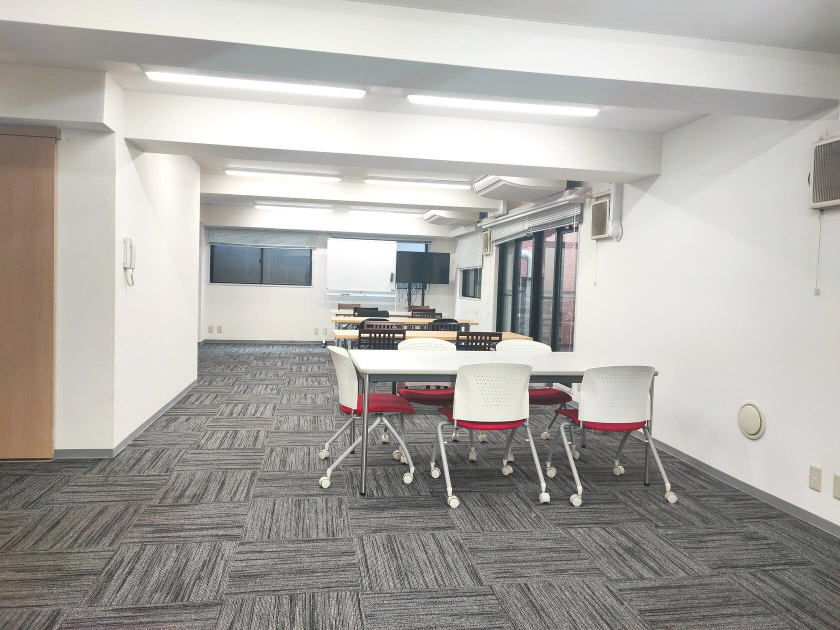 【大井町駅徒歩3分】完全個室広々８０㎡ 貸会議室特★4ｋ４３インチディスプレイ・WIFI・ホワイトボード無料完備★の写真6