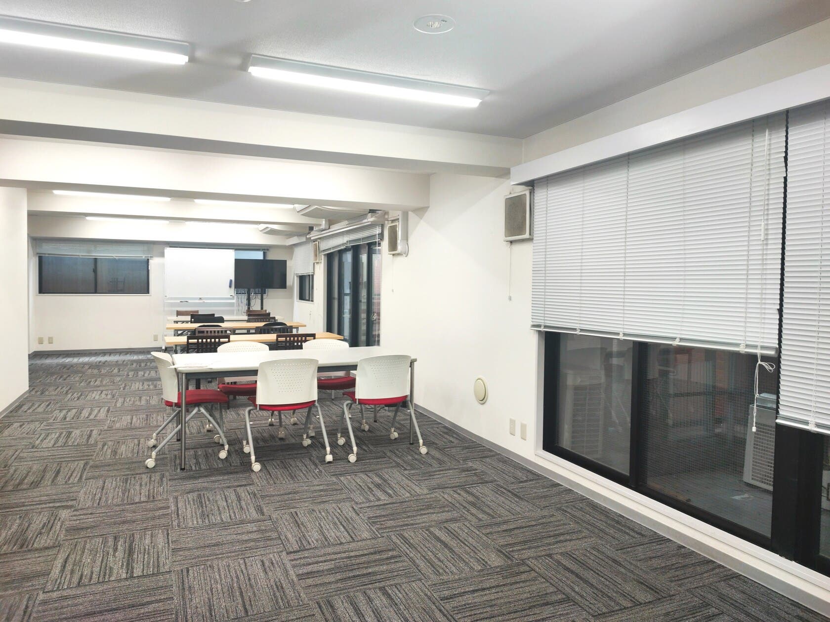 【大井町駅徒歩3分】完全個室広々８０㎡ 貸会議室特★4ｋ４３インチディスプレイ・WIFI・ホワイトボード無料完備★の写真7