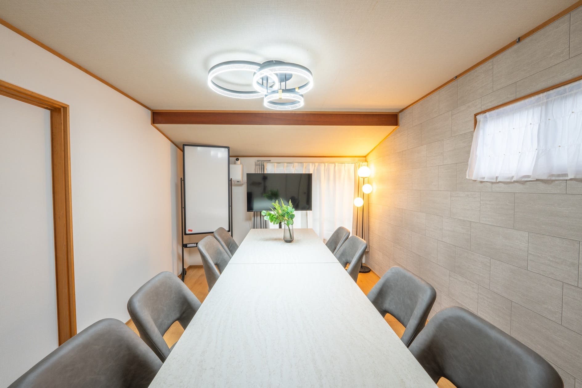 コティ京都駅前ラウンジ｜Koti Kyoto Lounge【京都駅徒歩２分】会議もくつろぎも叶う上質一棟貸しラウンジの写真9