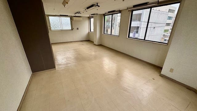春日井市役所徒歩1分|持込自由のシンプルスペースの写真2
