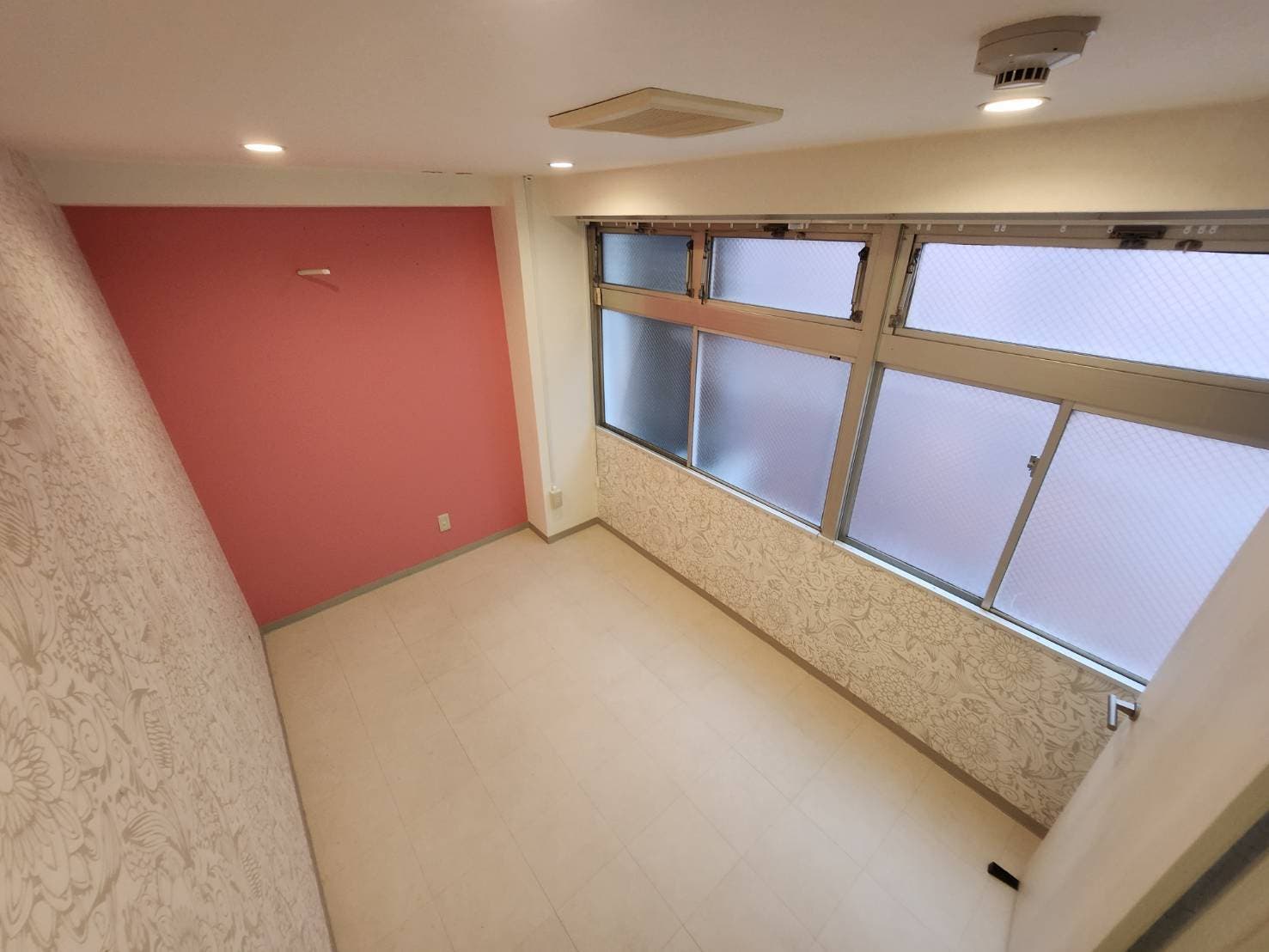 プレオープン　国立駅より徒歩１分のレンタルスペース　ROOM1貸出 (お部屋毎に貸出となります。）の写真1
