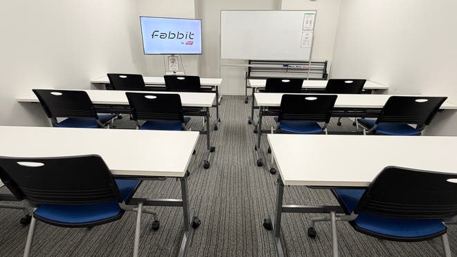 【fabbit大阪本町】セミナールームの写真1