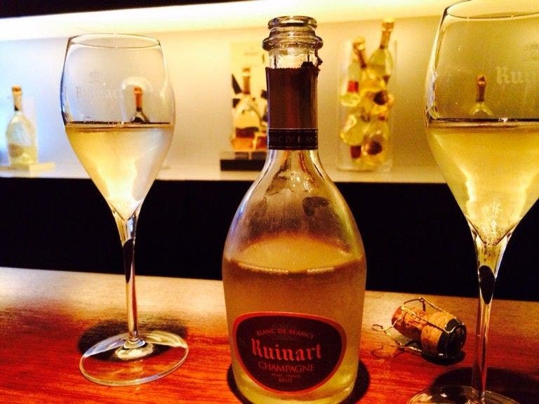 【西麻布】y bar シックな雰囲気で素敵な夜を提供しますの写真3