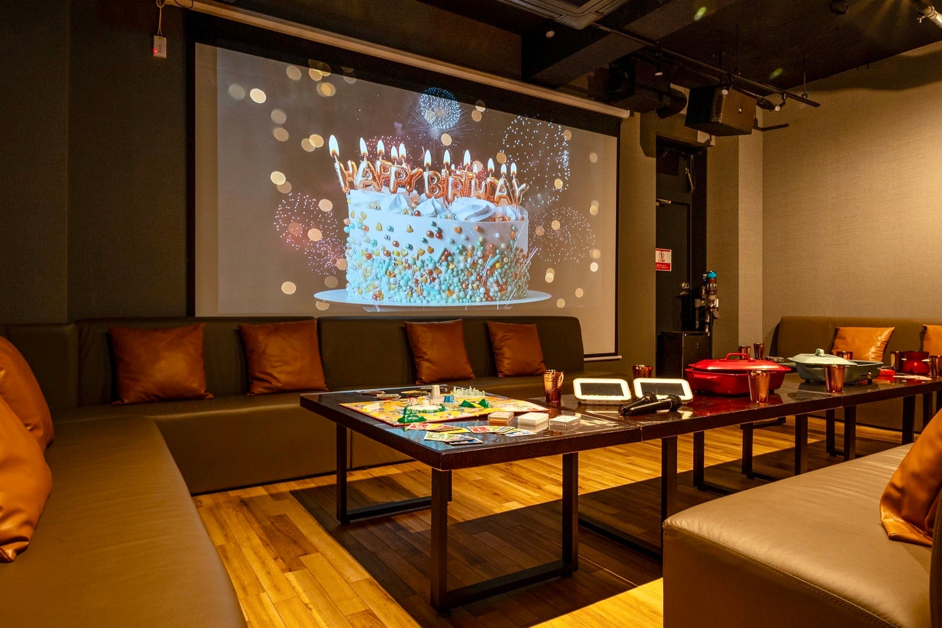 池袋駅西口3分🚃最大22名着席🎉カラオケ🎤バーカウンター🍸大画面プロジェクター🎬映画・大人気ゲーム機🎮の写真6