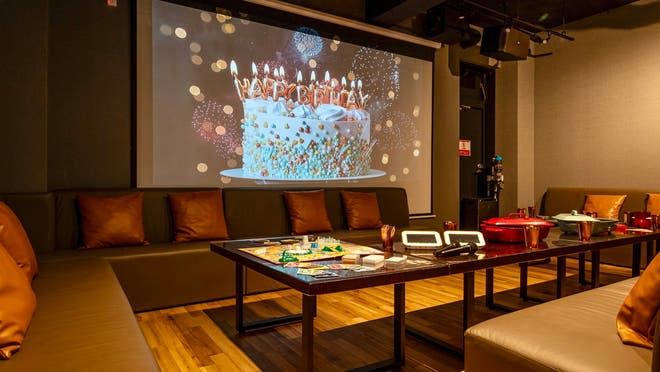 池袋駅西口3分🚃最大22名着席🎉カラオケ🎤バーカウンター🍸大画面プロジェクター🎬映画・大人気ゲーム機🎮の写真6