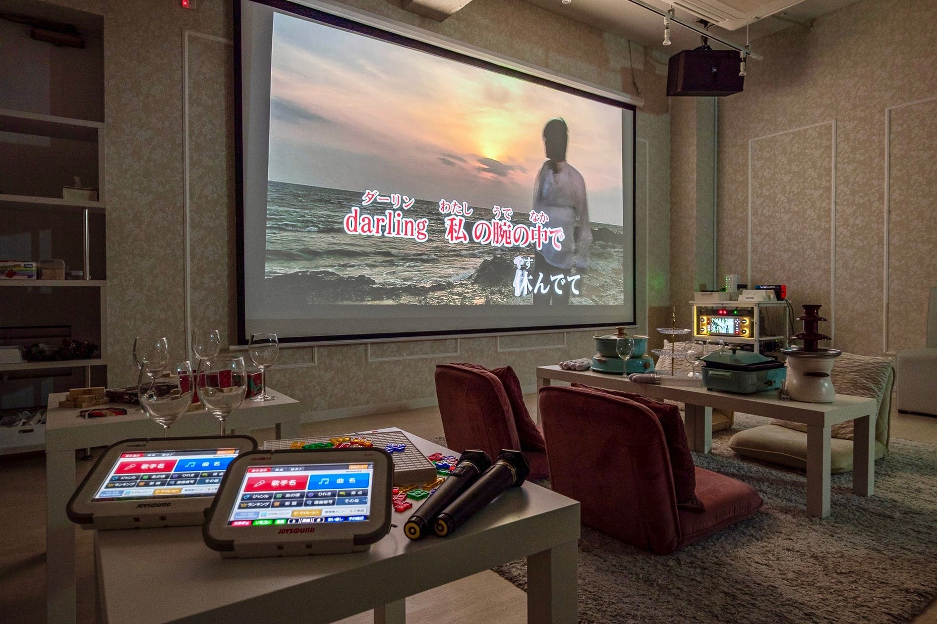 池袋駅西口3分🚃最大15名着席🎉推し活😍映え💖カラオケ🎤大画面プロジェクター🎬オシャレな女子会🎂✨の写真3