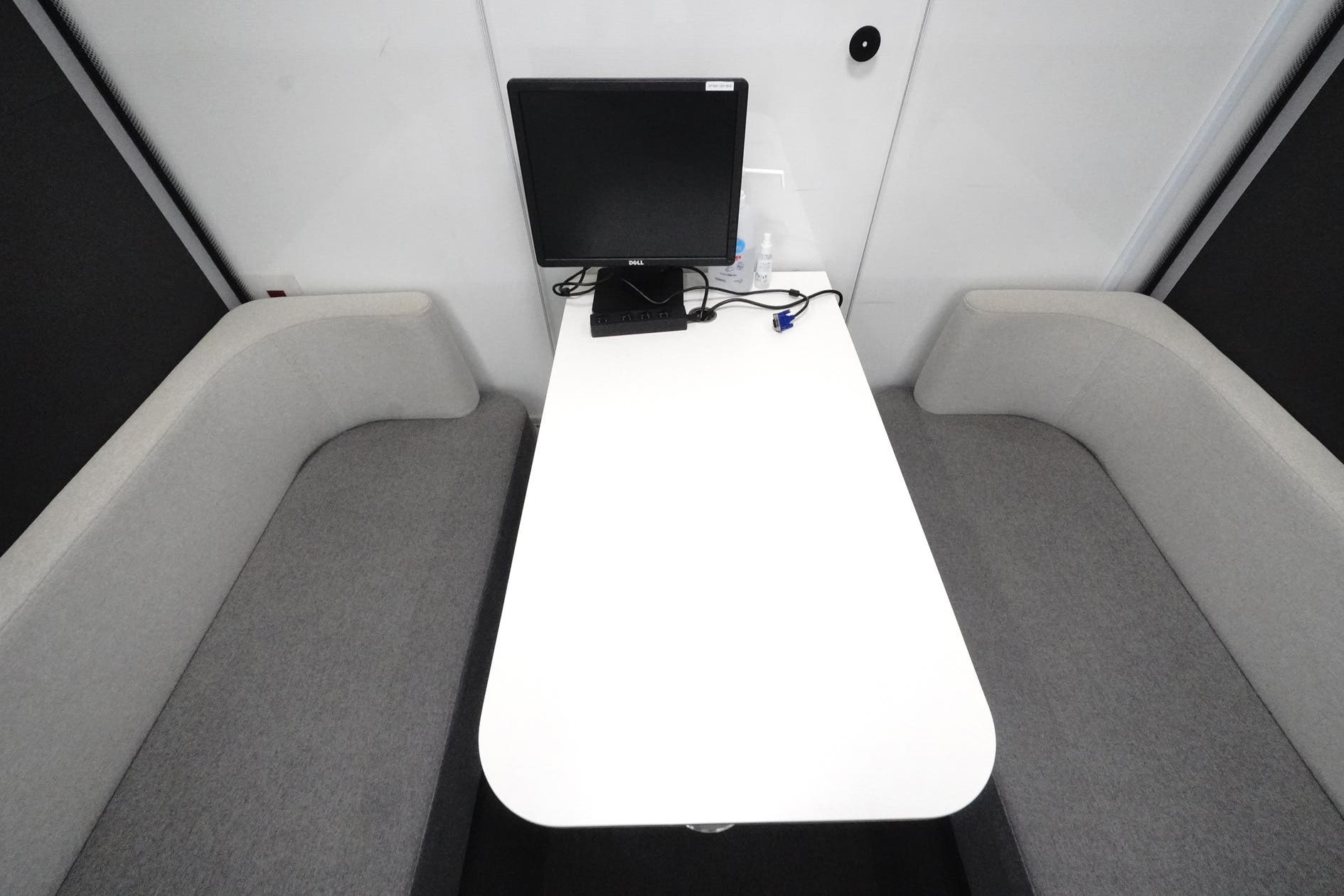 ＜AI VILLAGE SHIBUYA 4名用ブース6-1＞渋谷駅徒歩6分コワーキングスペース✨光回線Wi-Fi📶電源🔌の写真6