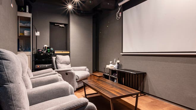 池袋駅西口3分🚃最大4名着席🎉貸切映画館✨大画面プロジェクター🎬映画・大人気ゲーム機🎮の写真4
