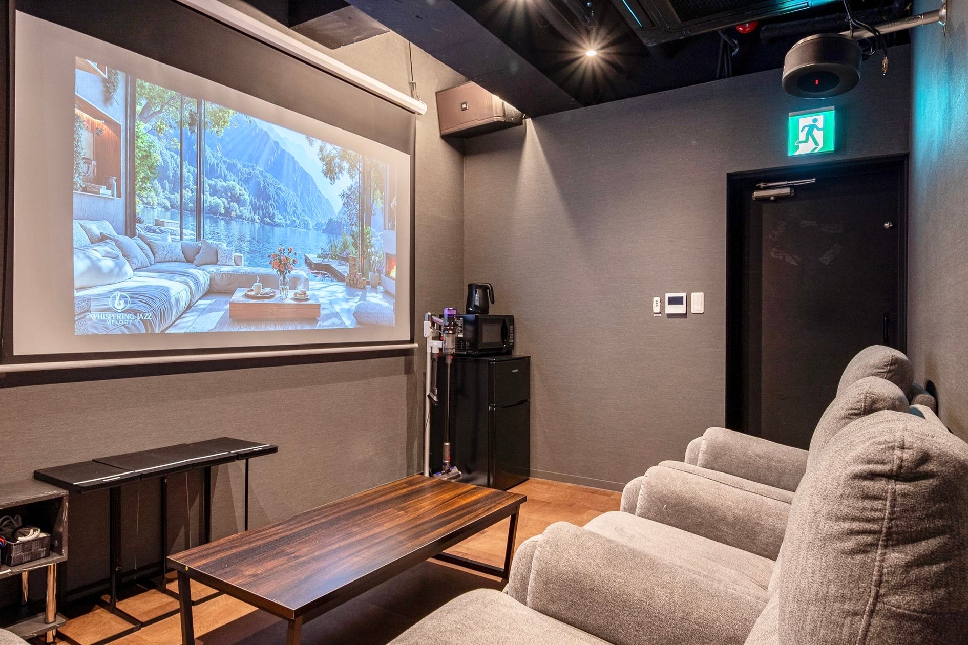 池袋駅西口3分🚃最大4名着席🎉貸切映画館✨大画面プロジェクター🎬映画・大人気ゲーム機🎮の写真11