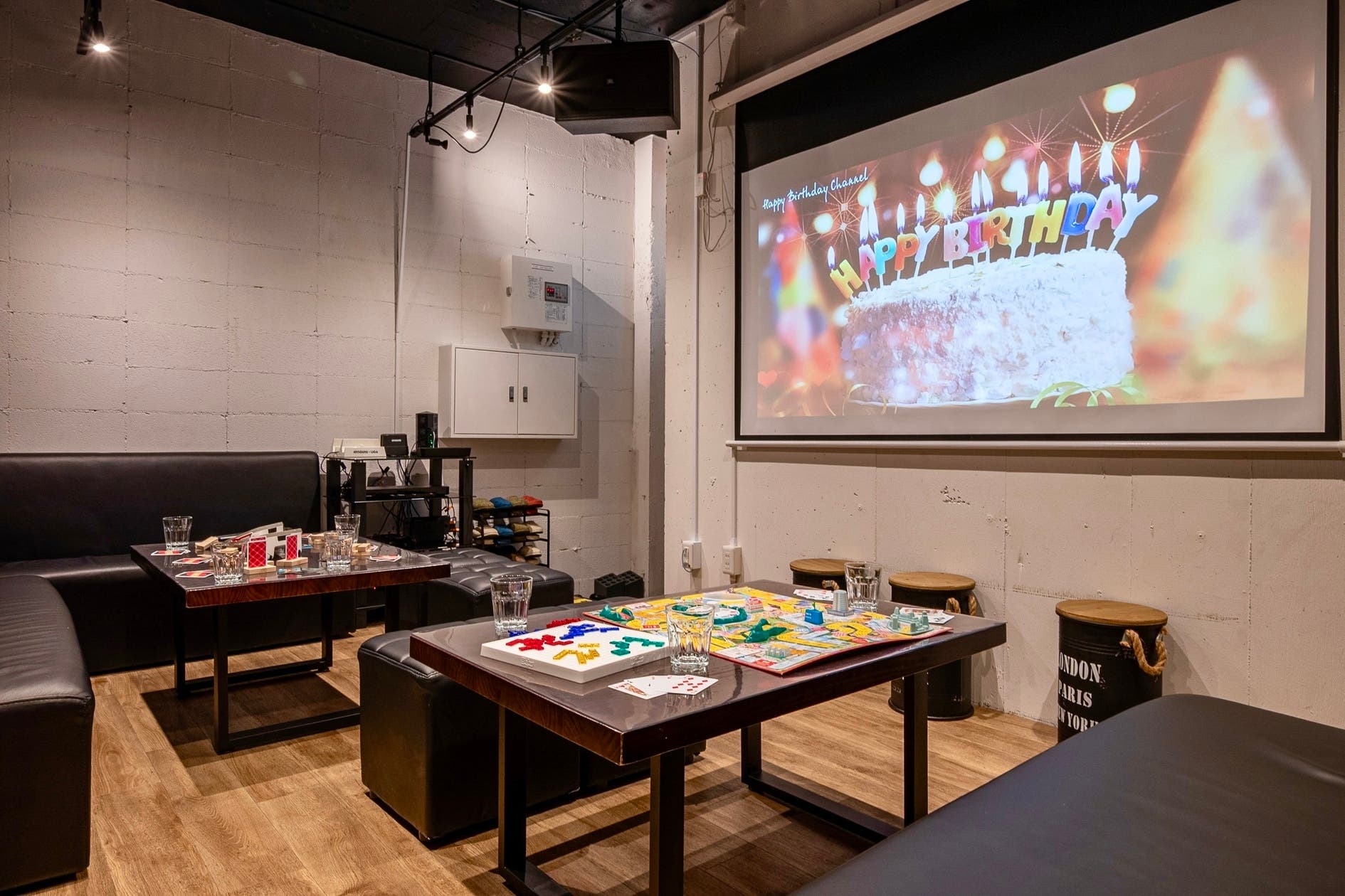 池袋駅西口3分🚃最大8名着席🎉カラオケ🎤大画面プロジェクター🎬映画・大人気ゲーム機🎮の写真3