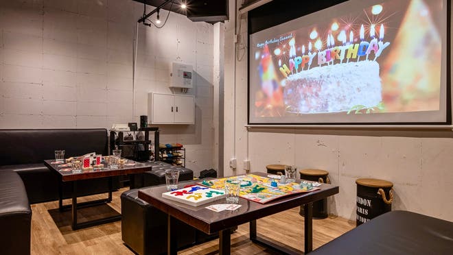 池袋駅西口3分🚃最大8名着席🎉カラオケ🎤大画面プロジェクター🎬映画・大人気ゲーム機🎮の写真3