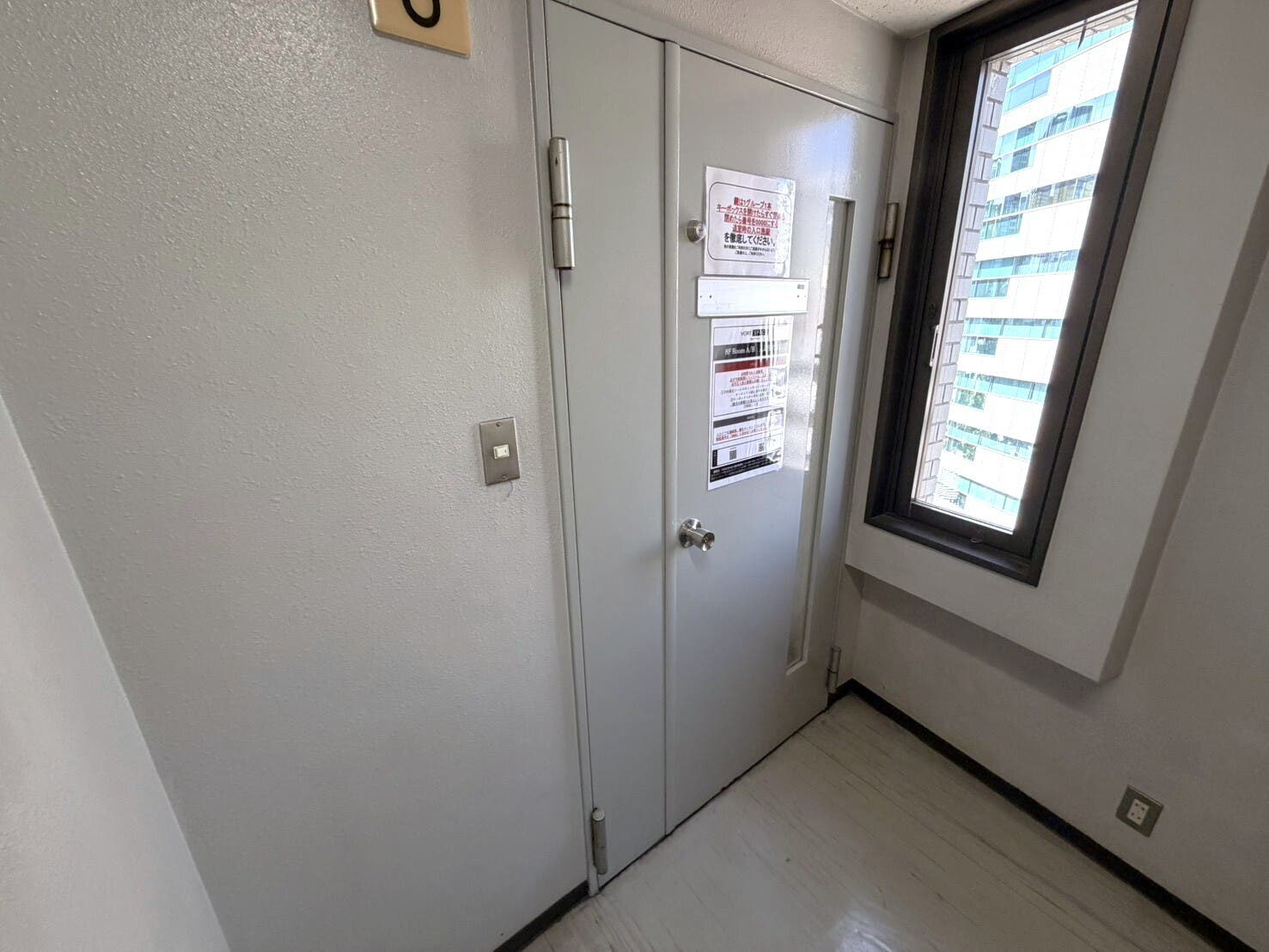 【茅場町駅0分】8F Room B /会議や商談に最適！モニター・ホワイトボード付きの写真16
