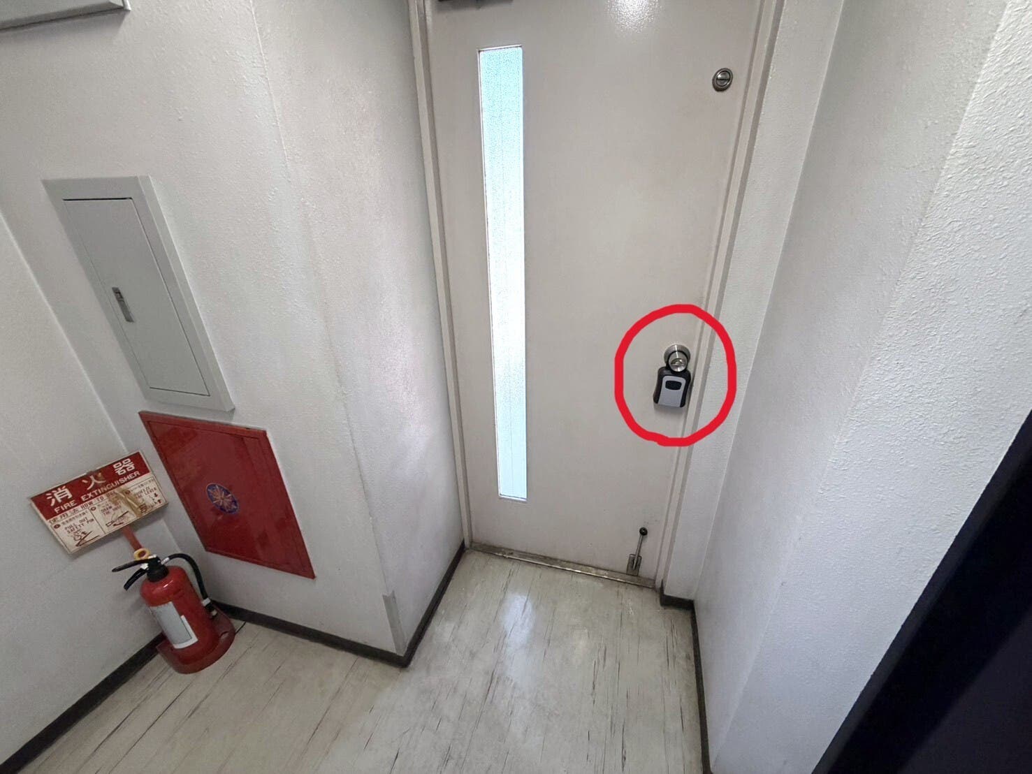 【茅場町駅0分】8F Room B /会議や商談に最適！モニター・ホワイトボード付きの写真17