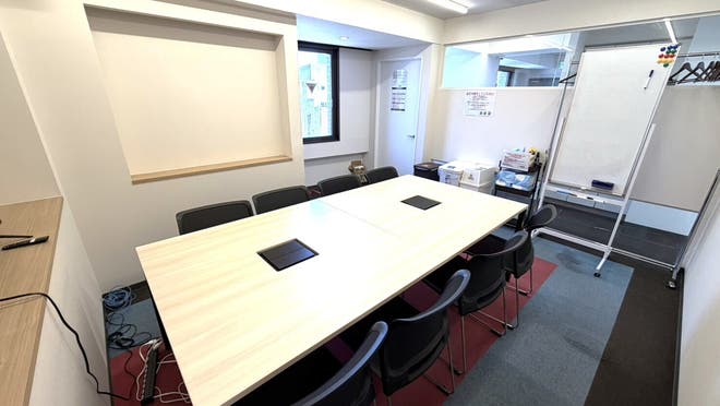 【茅場町駅0分】8F Room B /会議や商談に最適!モニター・ホワイトボード付きの写真2