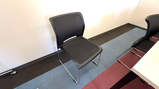 【茅場町駅0分】8F Room B /会議や商談に最適!モニター・ホワイトボード付きの写真9