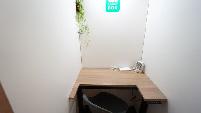 <SpemaBOX_渋谷明治通りスペマオフィス>1人用完全個室ブース💼昇降デスク↕️光回線Wi-Fi📶電源🔌の写真3