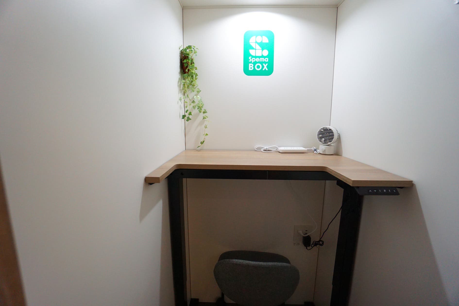 ＜SpemaBOX_渋谷明治通りスペマオフィス＞1人用完全個室ブース💼昇降デスク↕️光回線Wi-Fi📶電源🔌の写真9
