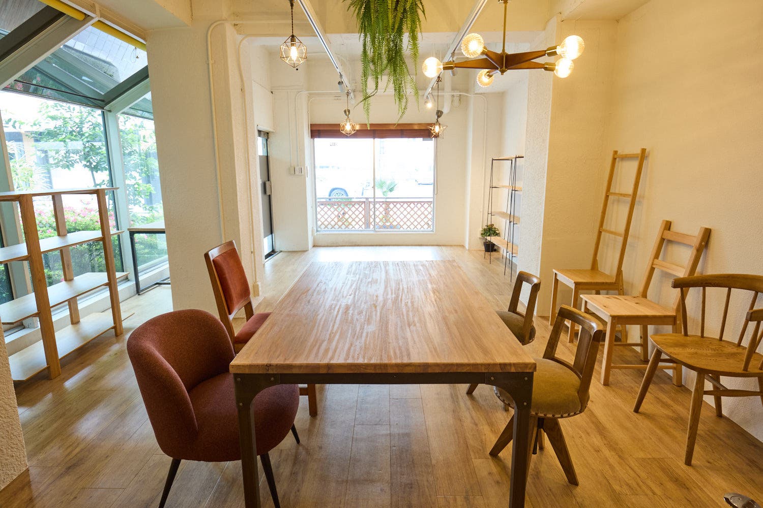 【平日割引実施中】【大阪天満宮駅３分】room1 ポップアップや展示会に最適な視認性抜群路面に面したウッド調レンタルスペースの写真1