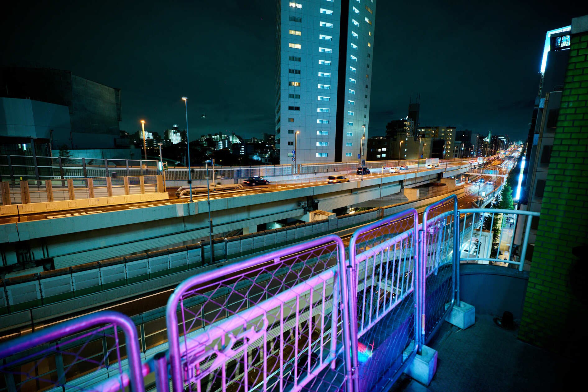 渋谷から一駅 池尻大橋駅徒歩3分 ネオン音響が魅力のサイバーパンクなDJバーの写真11