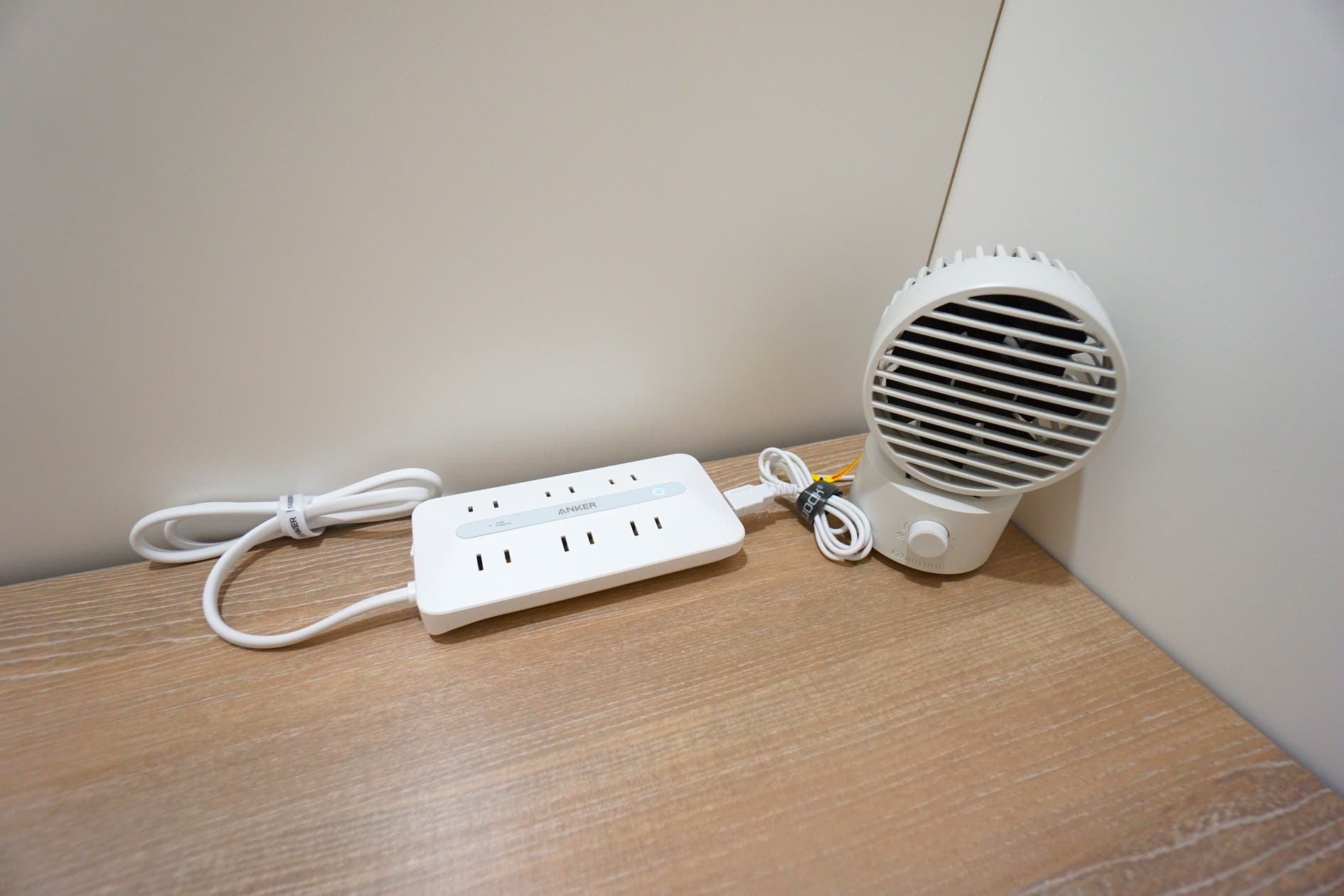 ＜SpemaBOX_渋谷明治通りスペマオフィス＞1人用完全個室ブース💼昇降デスク↕️光回線Wi-Fi📶電源🔌の写真8