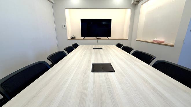 【茅場町駅0分】8F Room B ✨完全個室✨~8名/会議や商談に最適!モニター・ホワイトボード・電源付きの写真4