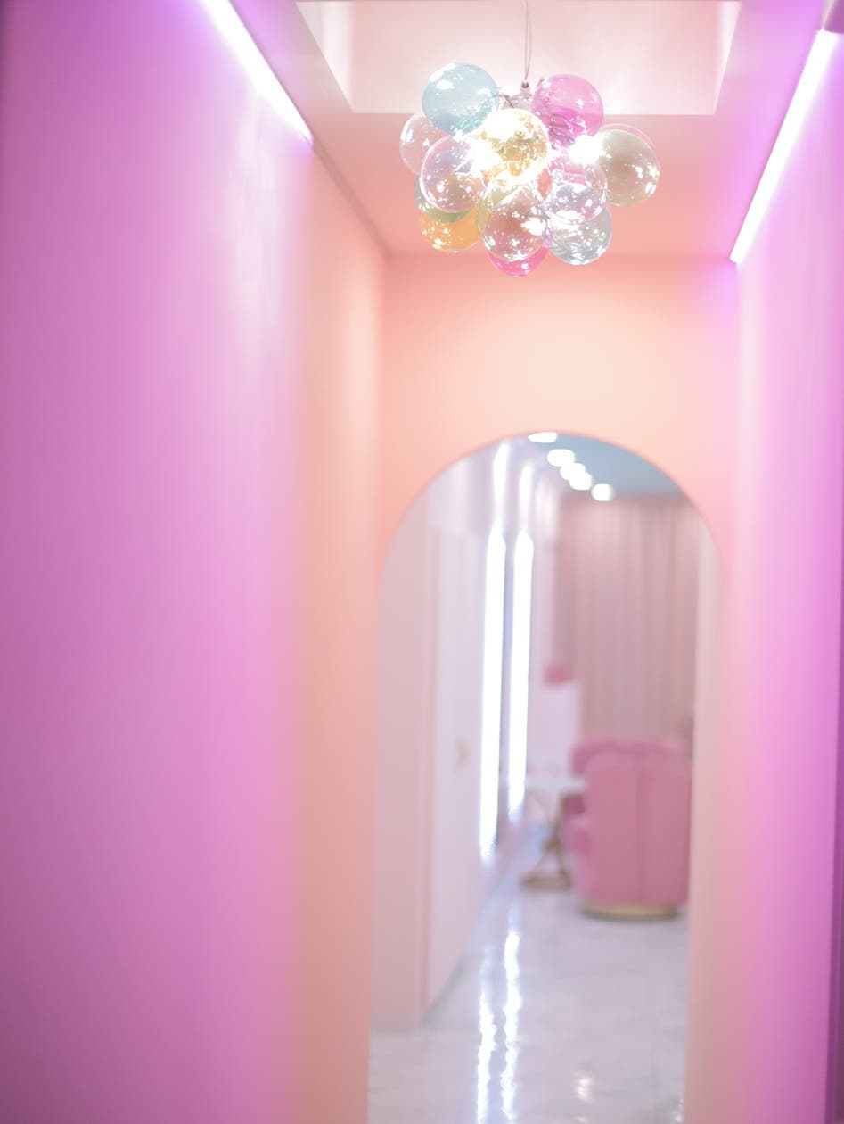 渋谷駅から徒歩2分、ピンク基調のヘアサロンの写真2