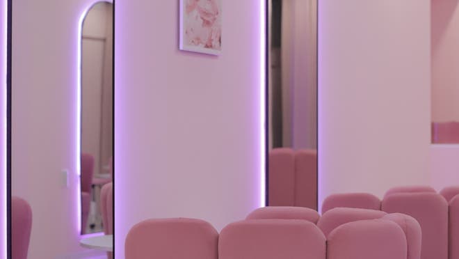 渋谷駅から徒歩2分、ピンク基調のヘアサロンの写真6