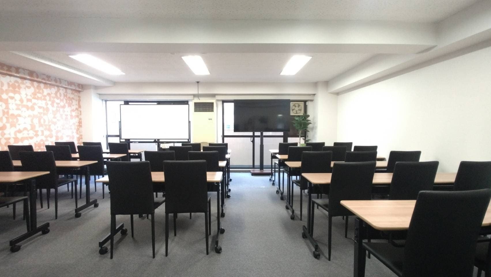 仙台駅西口徒歩５分/40名収容/会議/セミナー/研修/撮影/ボードゲーム/テレワーク/オフィス/個室/レンタル/オンラインの写真1