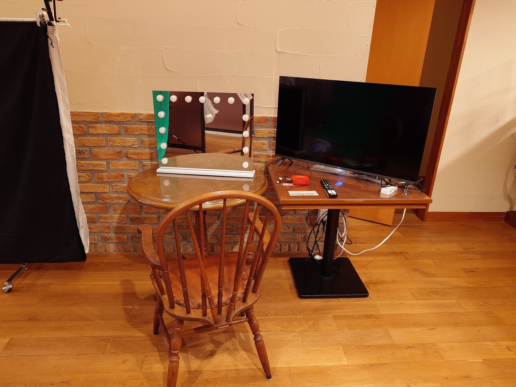 スタジオ撮影や展示会やパーティーに！活用法は無限大の2Fレストラン風ロケーション！の写真3