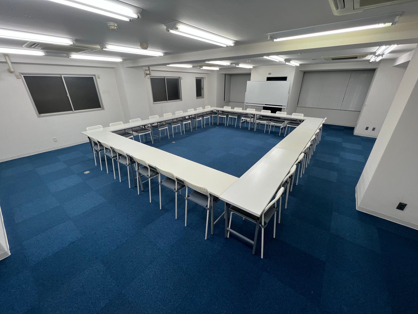 小川町徒歩3分×1フロア完全貸切！会議・研修・セミナー利用に■6階会議室の写真3