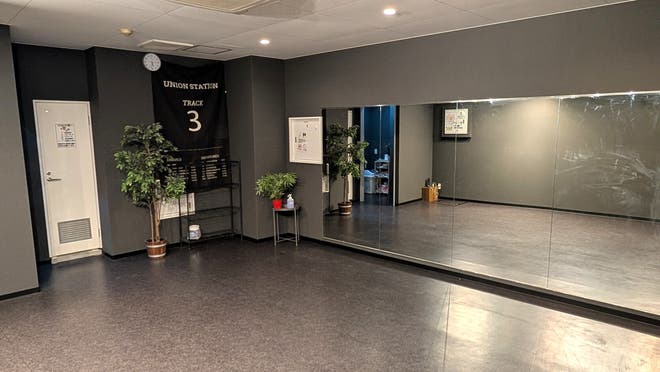 【難波駅から徒歩5分】ダンスができるスタジオ【ヨガ】【撮影】【演劇の稽古】【ウォーキングレッスン】によく使われます♪の写真1