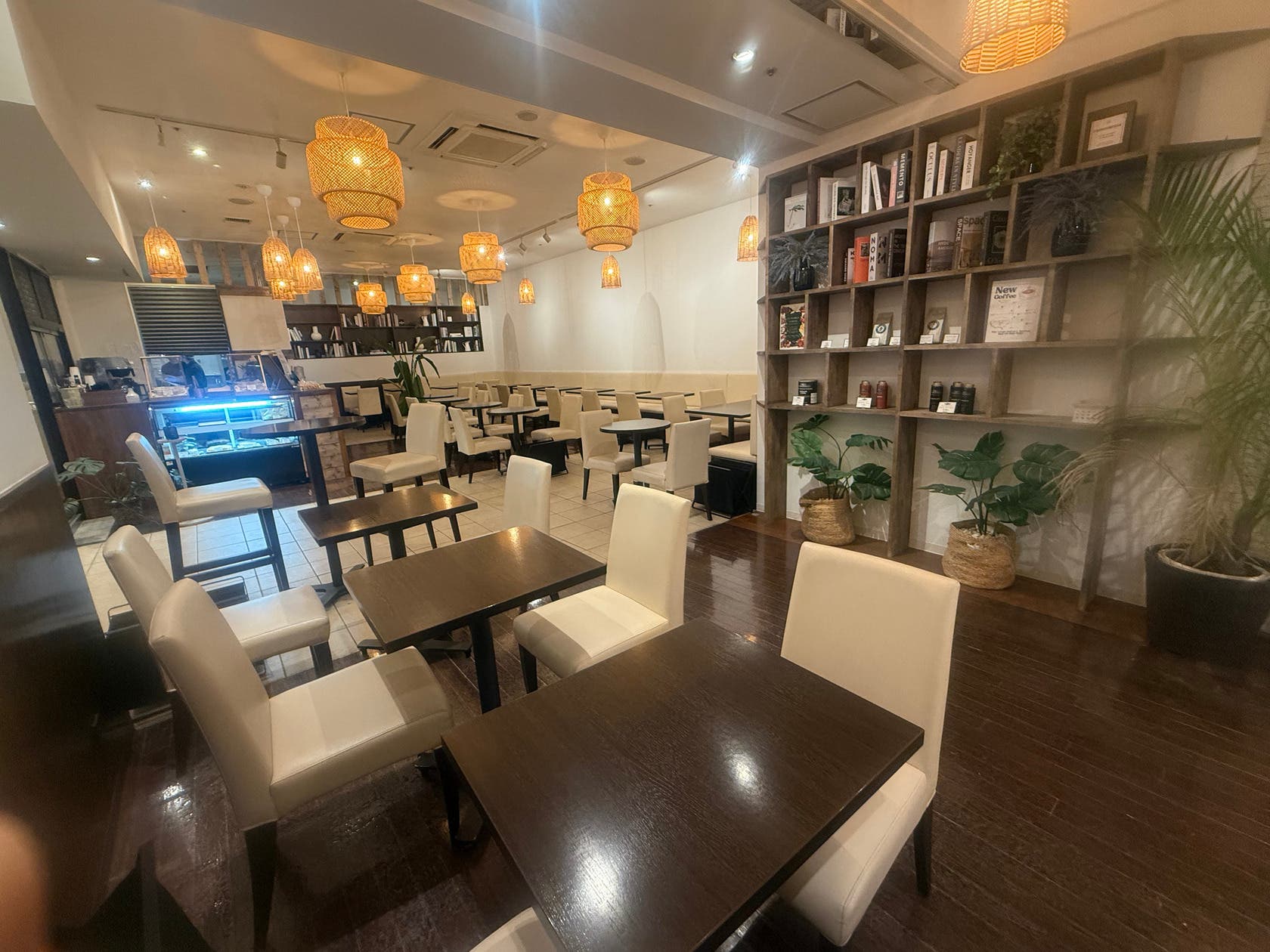 ヒルトン東京 地下1Fにあるカフェの写真1