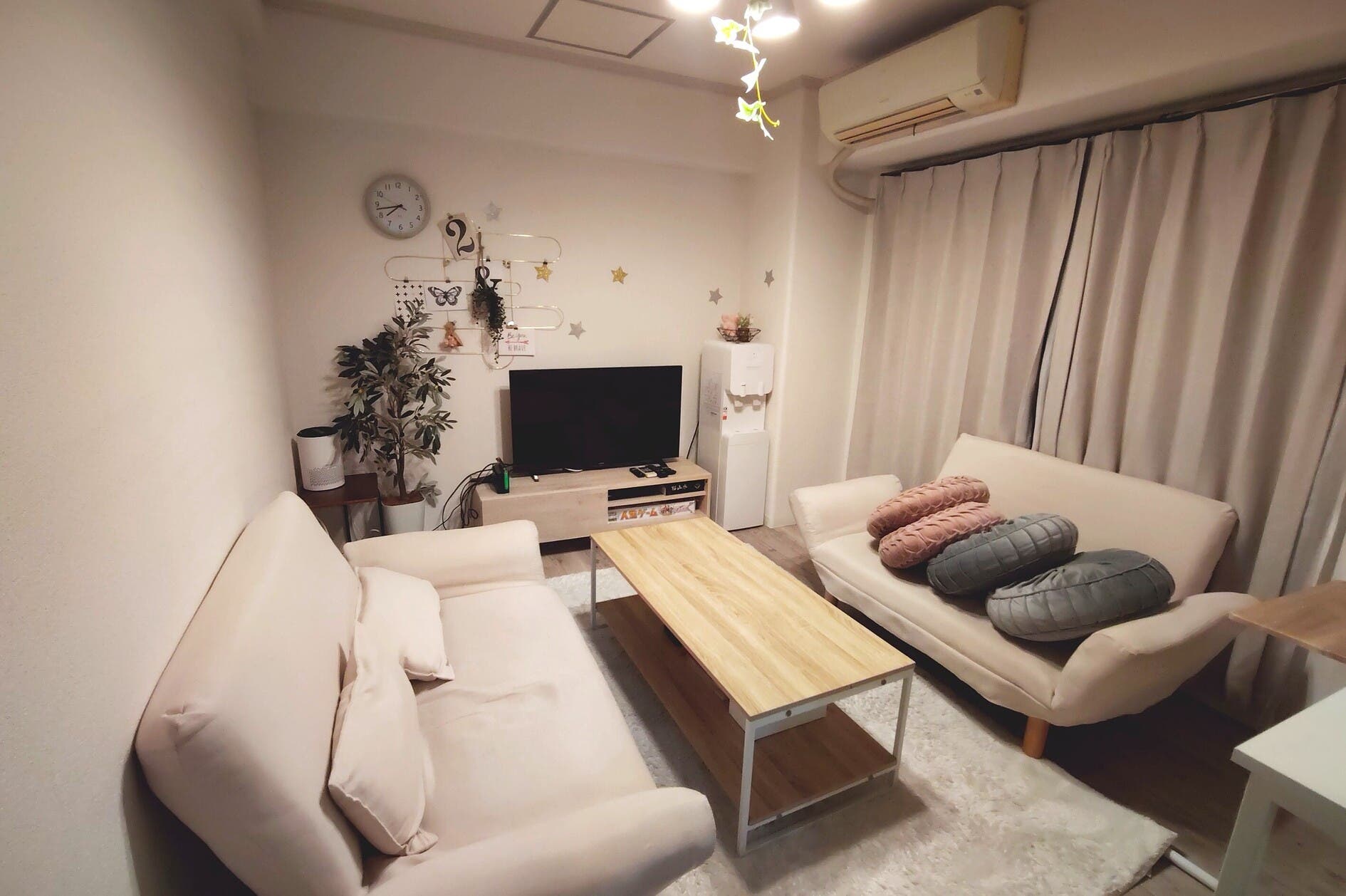 【大人気４人ぐらいのおしゃべりスペース】角部屋🌟ゲーム多数🗑ゴミ箱利用可🍕鍋パ/タコパ/合コン/女子会/DVD鑑賞の写真3