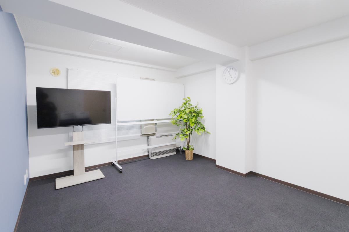 【札幌駅出口目の前！定員12名！】50型大型モニター・10Gbps光回線・WiFi全て無料！ふれあい貸し会議室 札幌No166の写真13