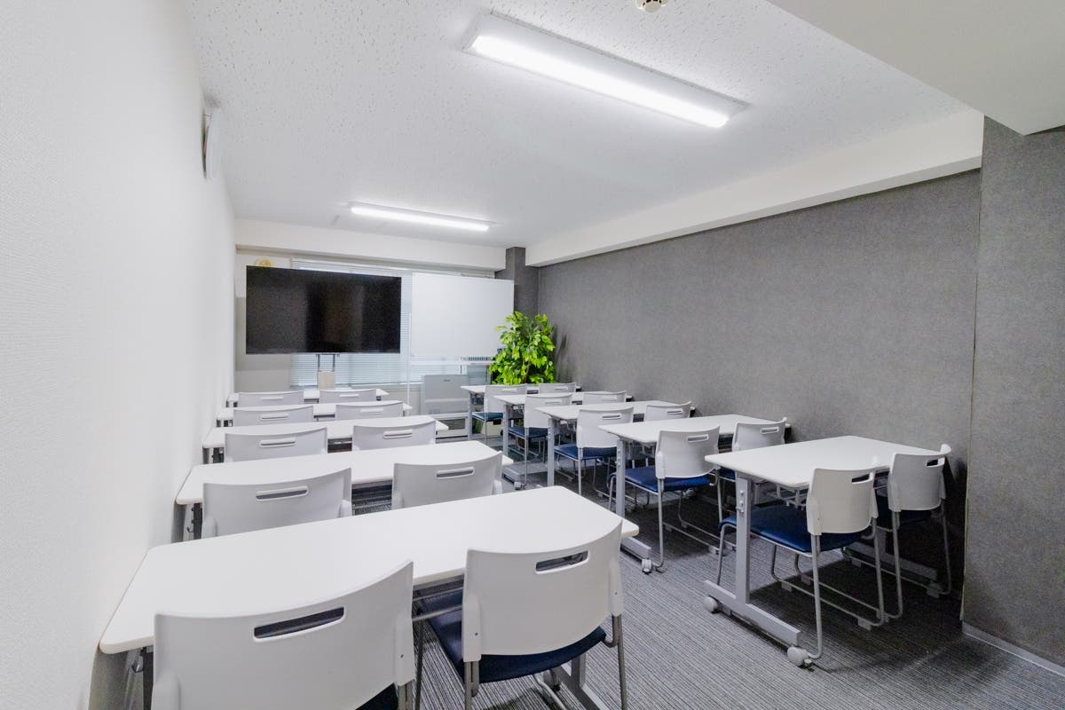 【札幌駅出口目の前！定員24名！】65型大型モニター・10Gbps光回線・WiFi全て無料！ふれあい貸し会議室 札幌No167の写真2